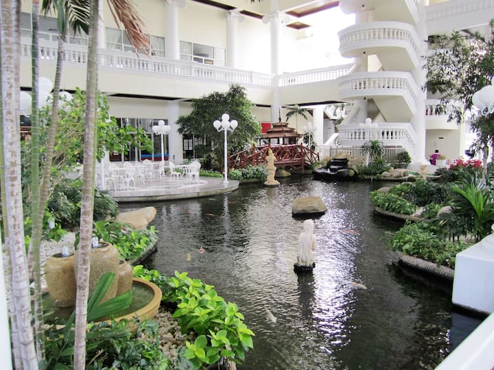 Beachfront Condo Pattaya In The Land Of Smiles - Pattaya City
