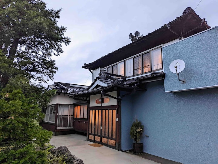 【Bbq可】忍野八海に近い呉服屋を再生した伝統的日本の古民家一棟貸しの宿、寝室から富士山の絶景! - Tsuru