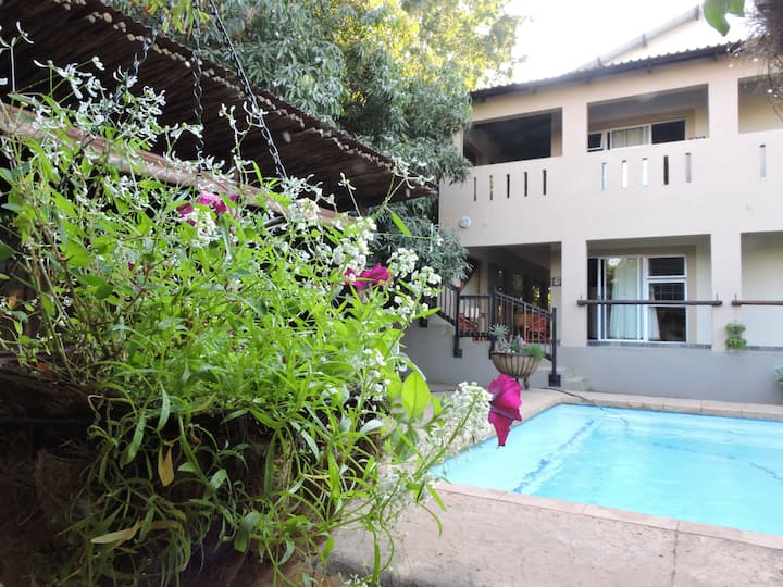 Twin Room Domba Guest Lodge - Komatipoort