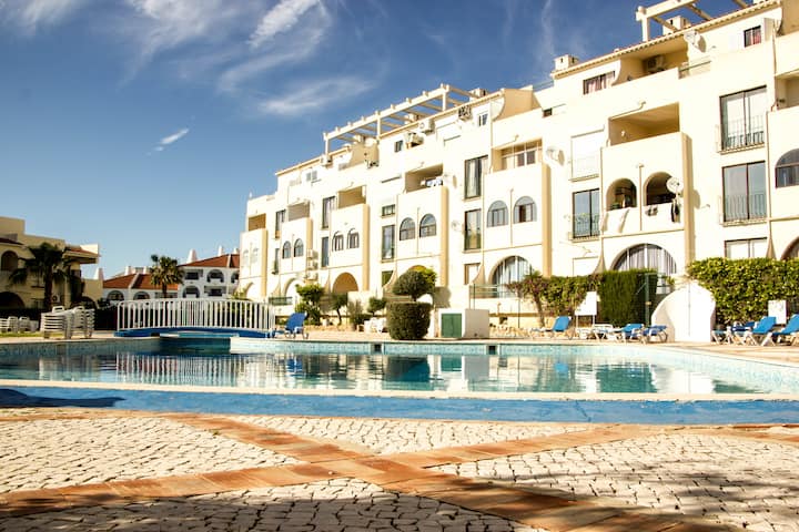 Spacious 1 Bedroom With Pool And Patio - Albufeira