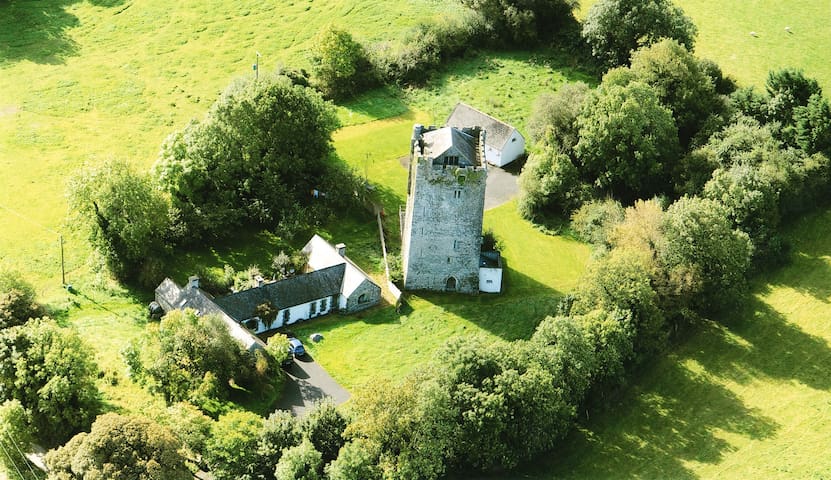 16th Century Medieval Towerhouse - Castles for Rent in Cuffesgrange ...