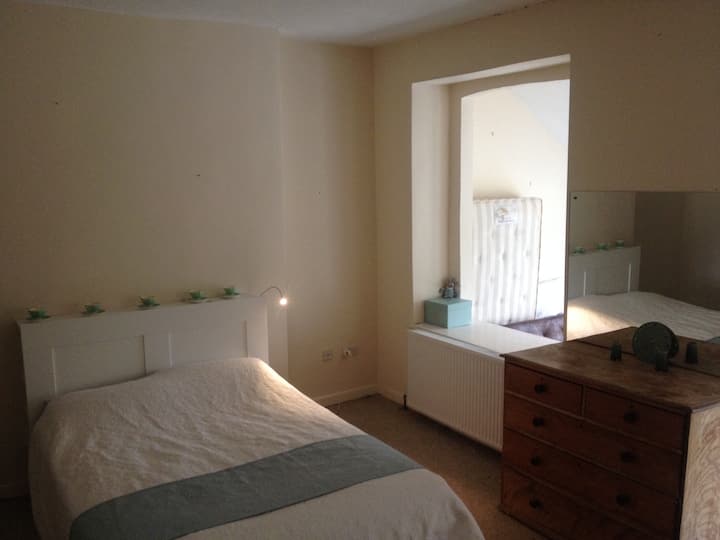 Exquisite En-suite Bedroom - Newport