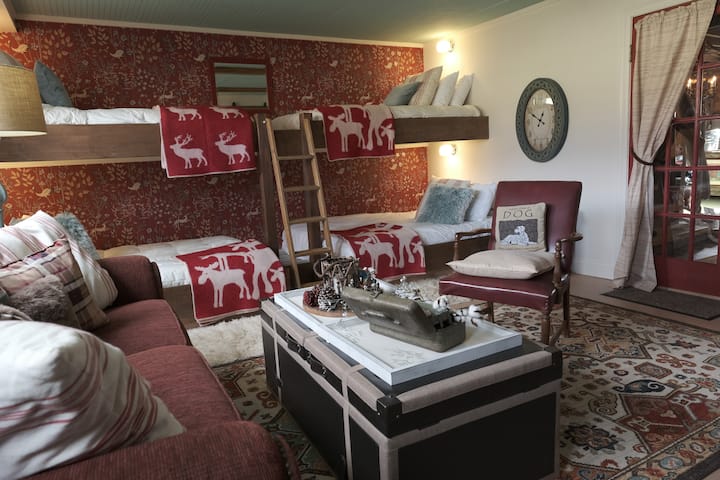 Colorado Bunk Room/chinaberry Historic Barn - Winston-Salem, NC