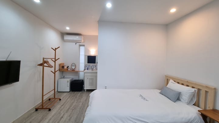 Breathtaking Mt. View&wonderful Beach For Walk - Seogwipo-si