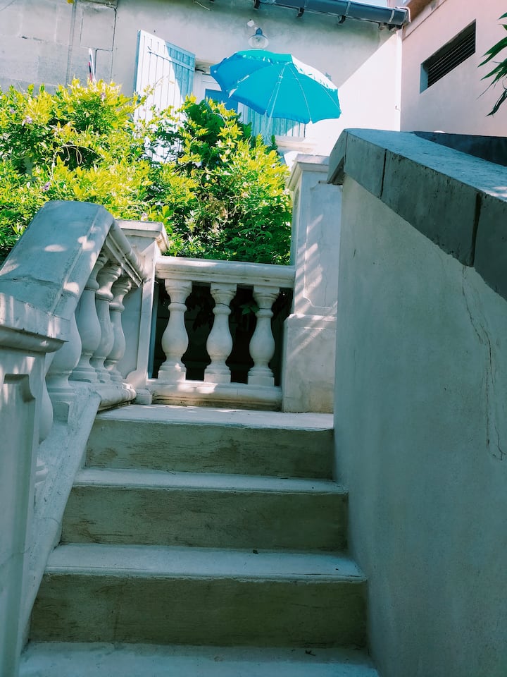 Tarif Intéressant
- Très Calme-
Prix Super/mois - Avignon