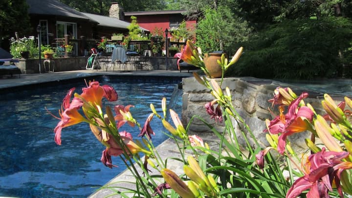 Gatehouse Gardens-  3 Room Suite - New Paltz, NY