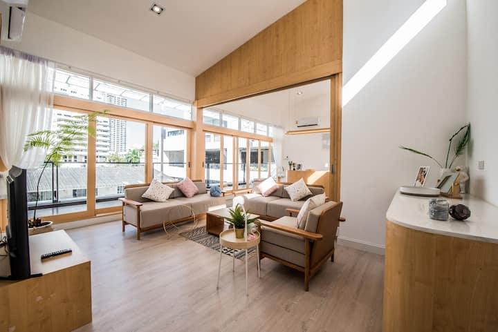 Spacious 3br Penthouse • 5 Mins Walk To Emquartier - Bangkok