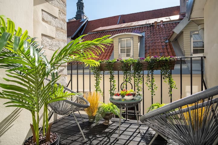 Unique Boutique Apartment With Balcony & Fireplace - Tallin