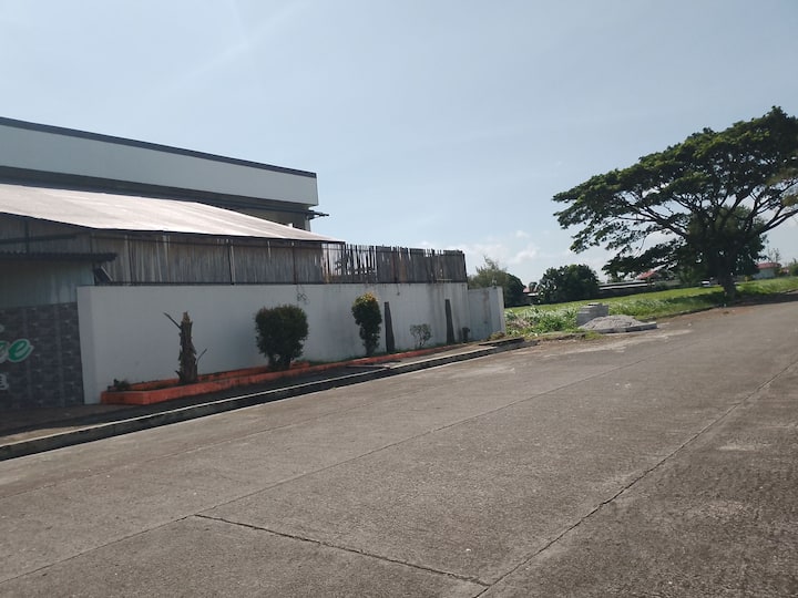 Flamingo And Unicorn House - Cavite