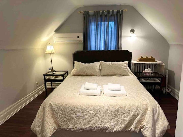 Cheerful Suites @ Yonge & St Clair W/free Parking! - Toronto