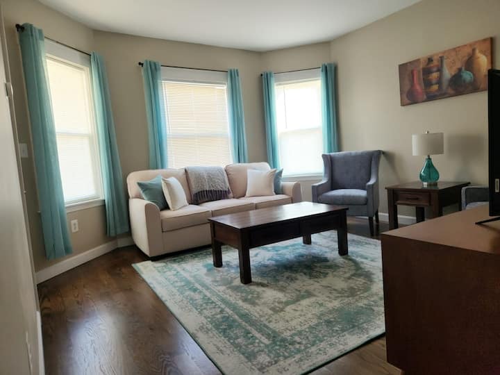 Centrally Located Newly Renovated Three Bed Room - Salem, MA