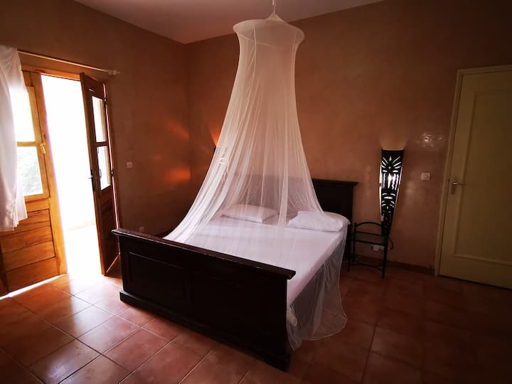 Saly - Maison Avec Parc Et Piscine Ch Climatisée - Senegal