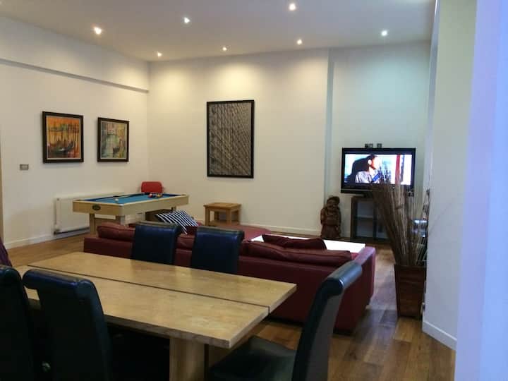 2 Bedroom, Modern City Centre Spacious Apartment. - Glasgow