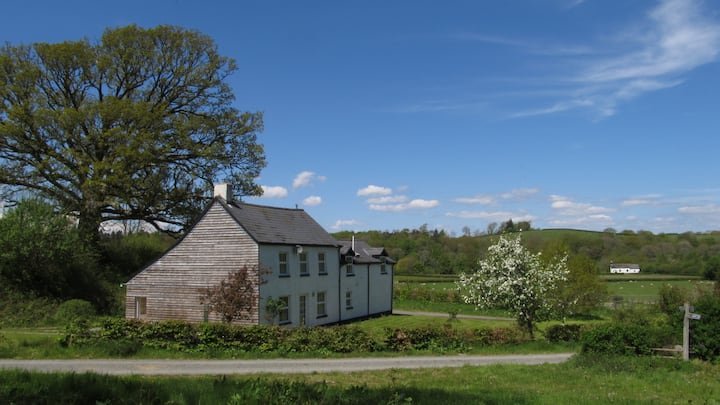 Period Farmhouse In A Peaceful Rural Setting - Builth Wells