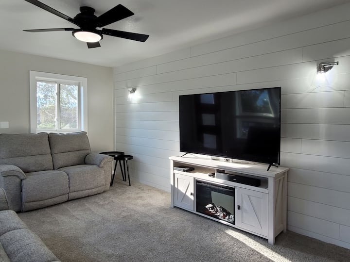 Perfect For Long Stays Near Cheyenne Mountain - Colorado Springs, CO