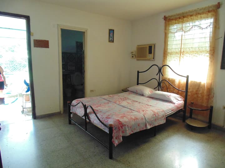 Cozy White Room By The Beach - La Havane