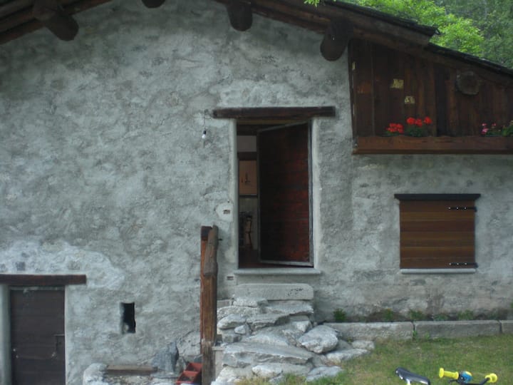 Baita Bascela Val Masino - Chiesa in Valmalenco