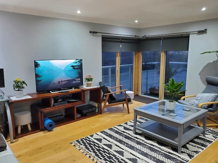 Luxury 2 Bedroom Flat River View Balcony & Parking - Aberdeen