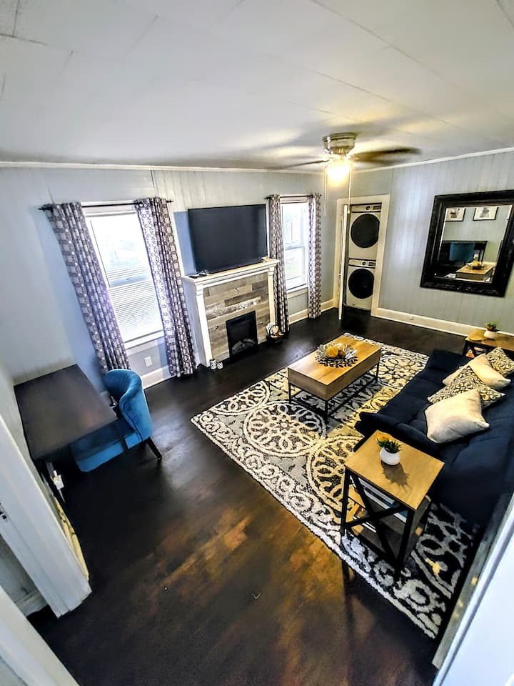 Apartment On Irving Place - Shreveport, LA