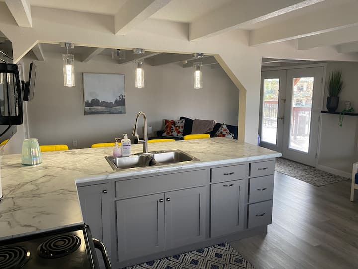 Waterfront 2 Bedroom, 1 Bathroom Renovated Condo - Lake Ozark, MO