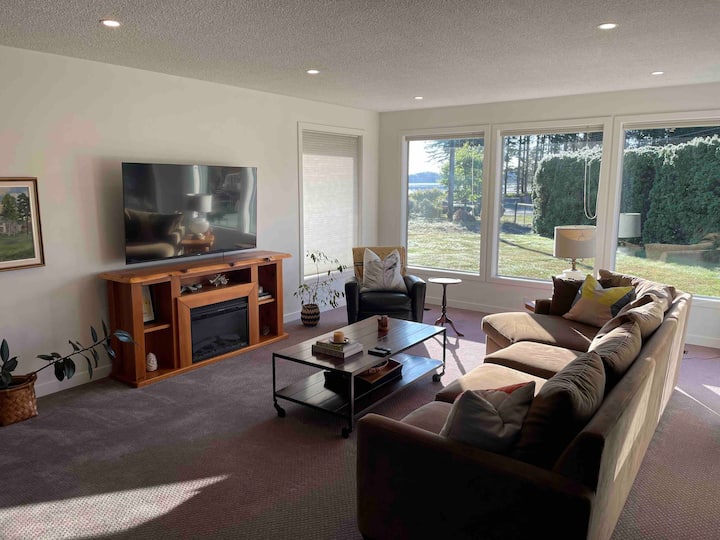 Storey's Beach House - Port Hardy