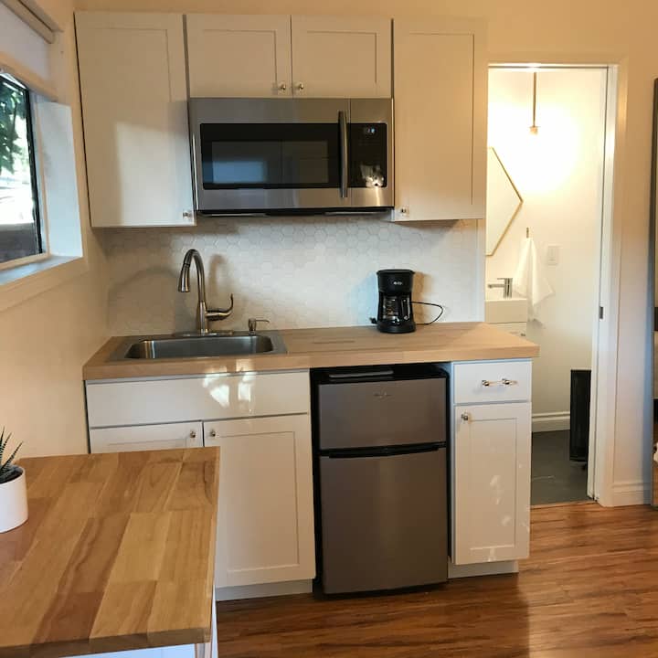 Clean And Bright Studio In The Heart Of Orange - Orange, CA