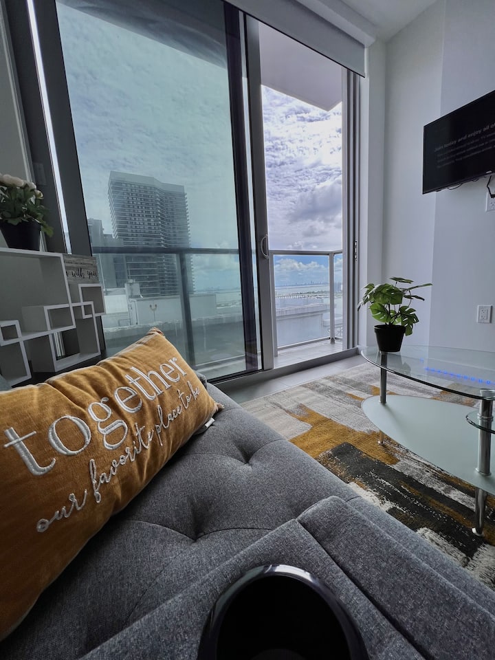 Ocean View Entire Condo In Downtown With Pool/gym - Miami