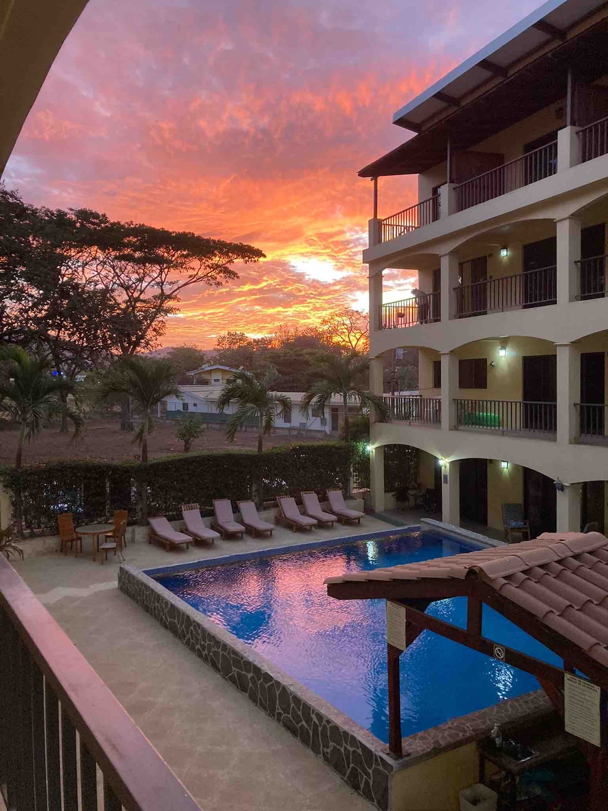 Pura Vida 2 plus 2 condo with amazing pool - Condominiums for Rent in ...