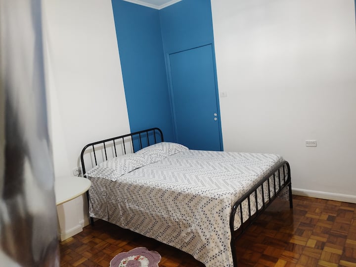 Suíte Em Casa Ampla Com Vaga Inclusa. - Santo André