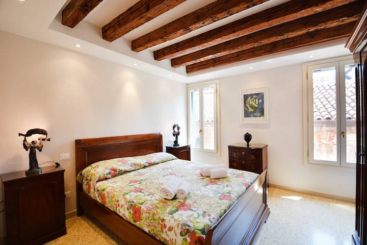 Angela's Ca'd'oro - Venice