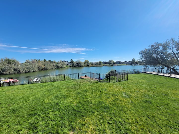 4 Bedroom On The Lake - Moses Lake, WA