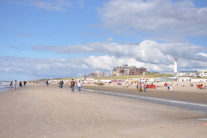 Aan De Voet Van De Vuurtoren - Egmond aan Zee