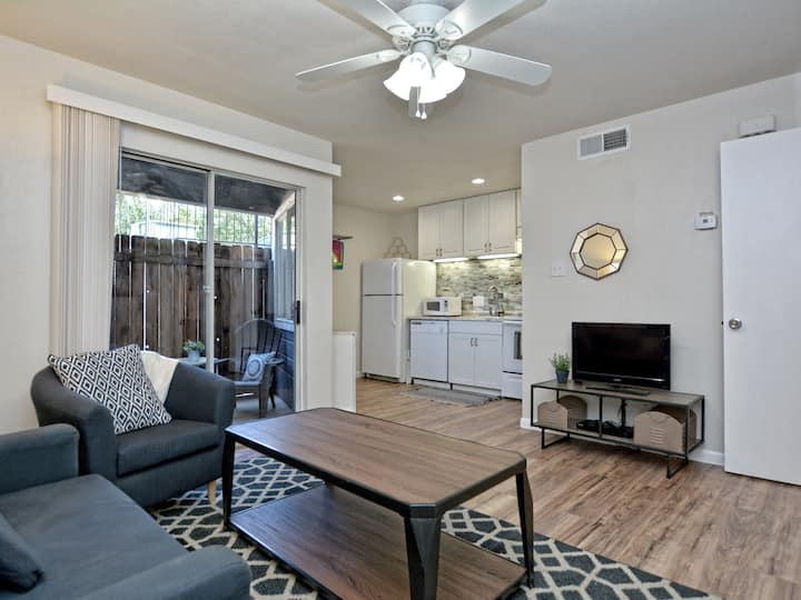 Cozy East Side Condo Minutes From Soco & Downtown - 奧斯汀