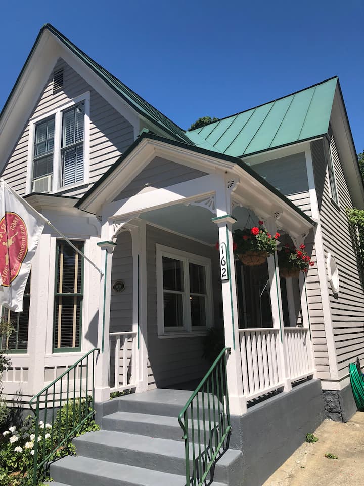 Historic Saratoga Charmer- Short Walk To Town - Saratoga Springs, NY