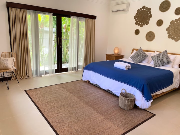 Villa Batubelig, Within 300m From The Beach - Seminyak