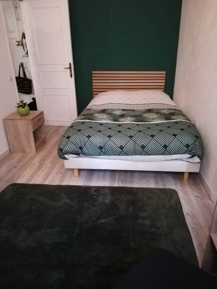 Chambre Au Centre Ville De Cannes Chez L Hôte - Le Cannet