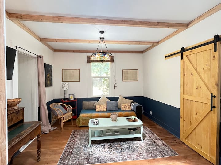 Cottage On The Glen - Santa Clarita, CA