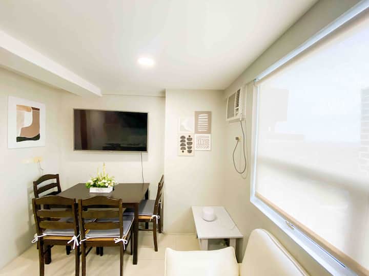 2br W/ Free Parking Gilmore Nr Robinsons Magnolia - Quezon City