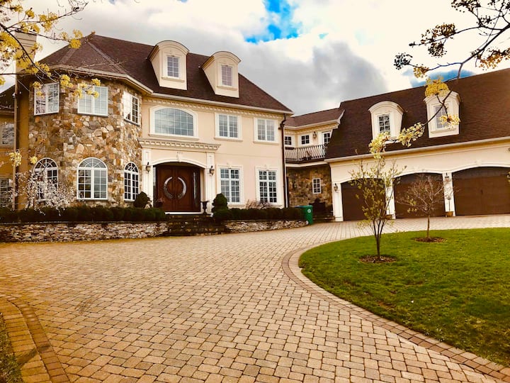 Luxury Retreat Villa - Wellesley, MA