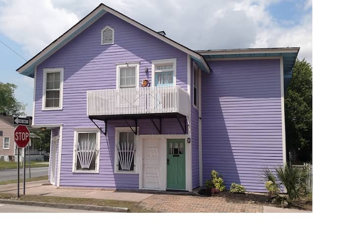 Comfortable, Spacious And Quirky Fun Gnome Home - Savannah, GA