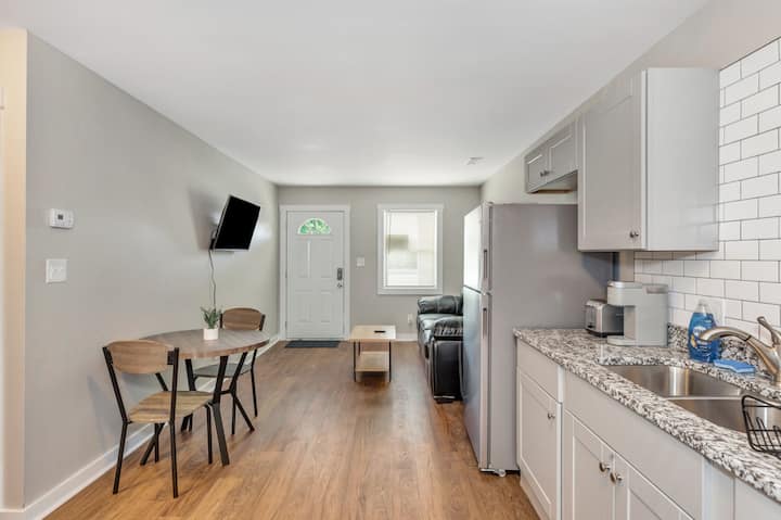 Furnished Apartment Near Redstone Gate 8 - Huntsville, AL