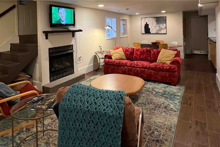 Spacious 2 Bdrm With Fireplace - Chicago