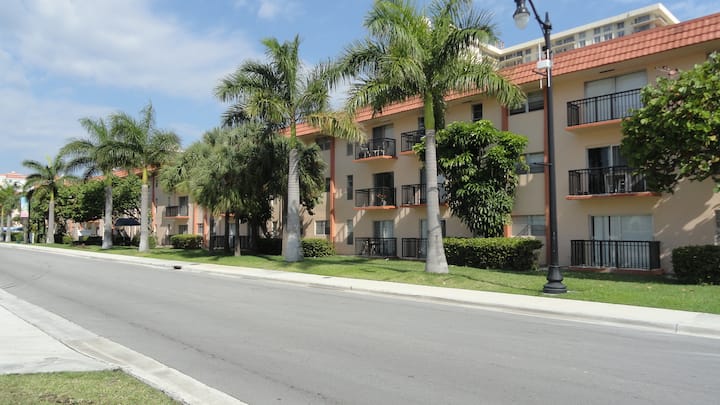 Rent Apt  2bed 1bad 1/2 Block The Beach 3str01171 - Sunny Isles Beach