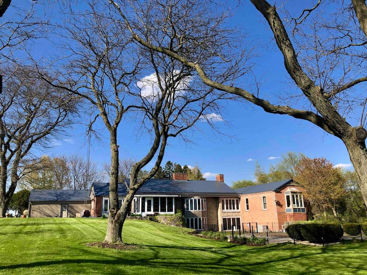 Peaceful Farmland Getaway
*8 Bed, 6 Bath Estate* - Kirkland, IL