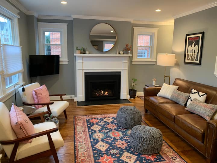 Modern 3bd 2.5ba On Large Lot, Walk Dt, 2mi To Uva - Charlottesville, VA