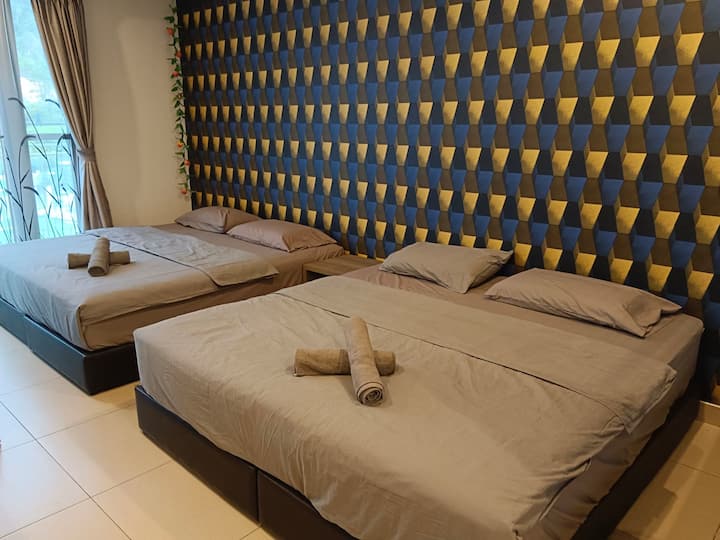 King Bed Deluxe Comfort Home Pool View Air-cond - Genting Highlands