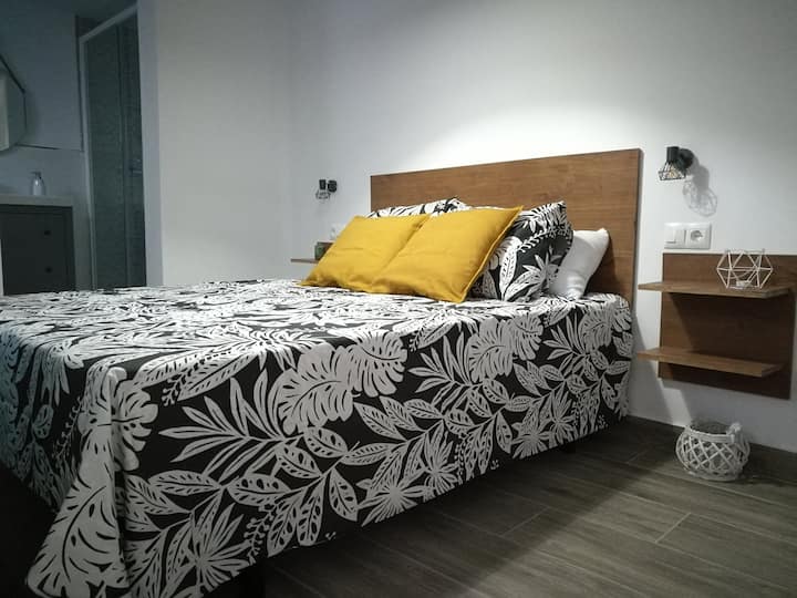 Carabeo45. Lovely House W/jacuzzi. Beach. Central. - Nerja