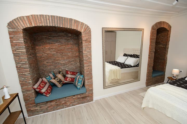 Sweet Apartment In The Heart Of Old Tbilisi - Tbilisi