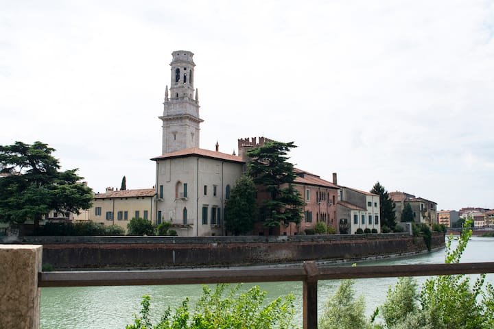 Sotto Il Colle E In Riva Al Fiume M0230910297 - Verona