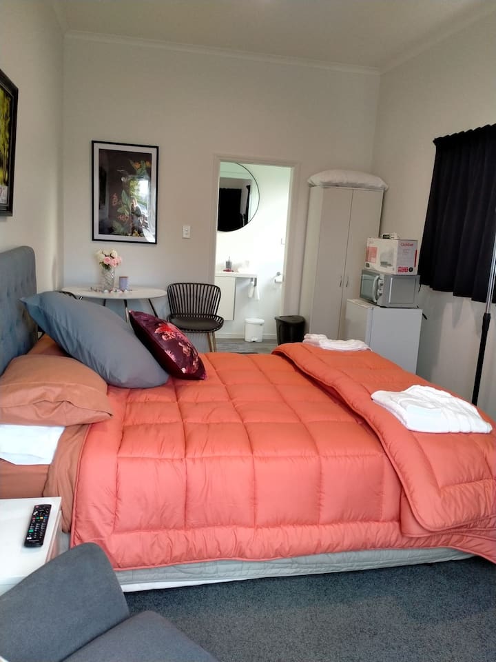 Braes Bed & Breakfast - Cozy Sleepout For 2 - Levin